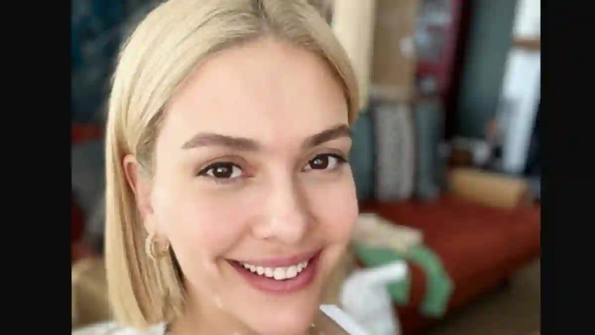 Bergüzar Korel, Beyaz Bikinisiyle Poz Verdi! - Medya Alemi