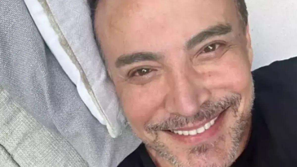 Estetik Olmuştu! Yüzünü Gerdiren Şarkıcı Cenk Eren'in Son Hali! - Medya ...